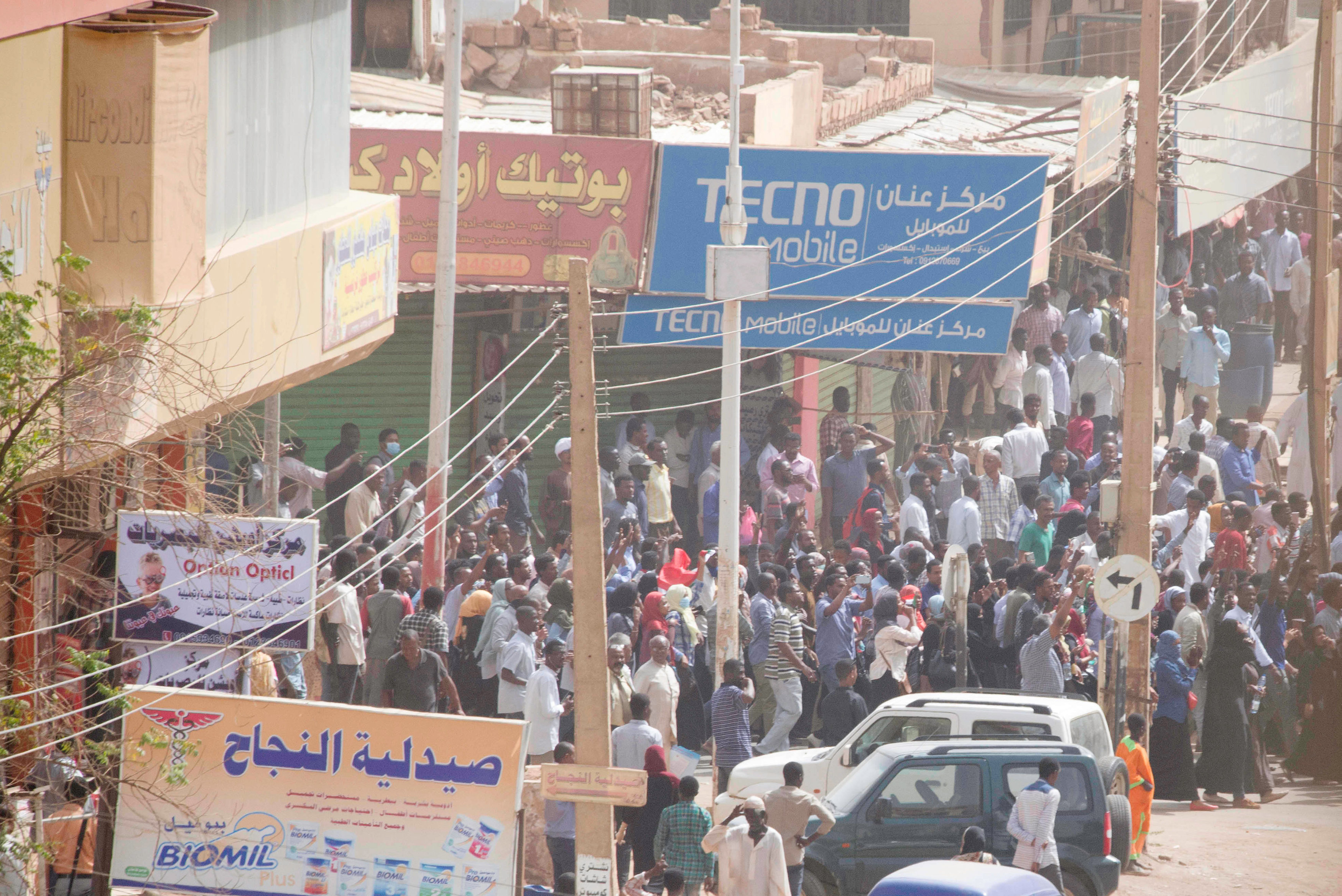 دعوة للتظاهر رغم إعلان حالة الطوارئ