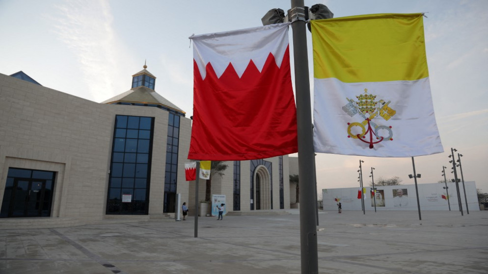 البابا فرنسيس يصل إلى البحرين في أول زيارة للمملكة الخليجية