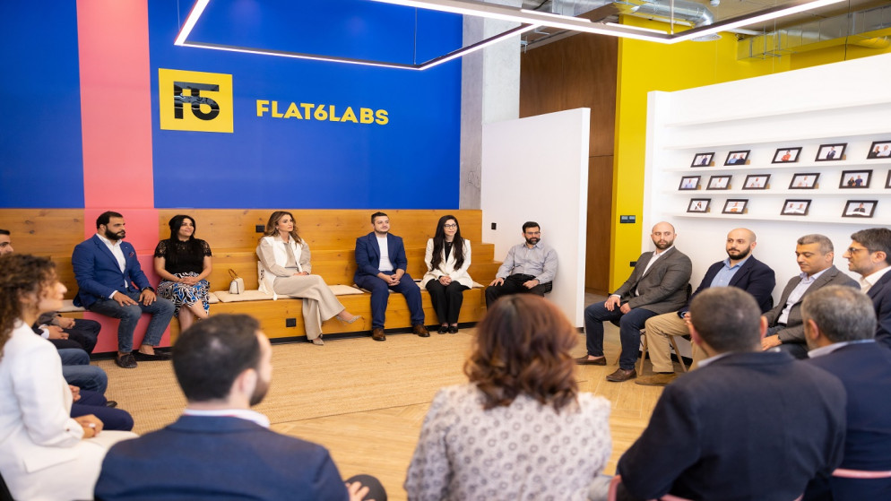 الملكة رانيا تلتقي رياديين في مكاتب الصندوق الاستثماري Flat6Labs الأردن