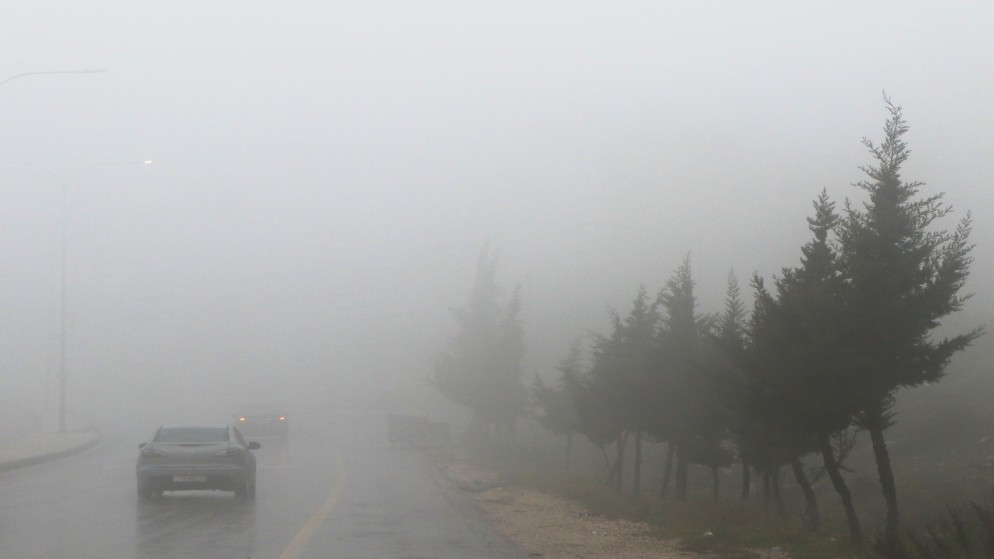 منخفضات متتالية تحمل أجواء باردة وماطرة حتى مساء السبت